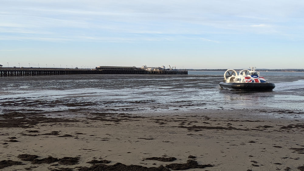 Watch the hovercraft – FreeWight