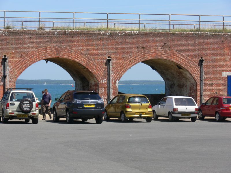 Find a fossil at Fort Victoria Country Park – FreeWight